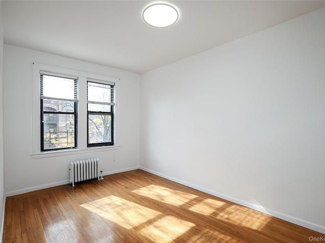 115 25 Metropolitan Avenue, Unit 233