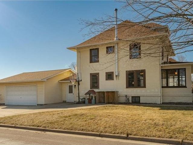115 2nd St SE, Plainview, MN 55964