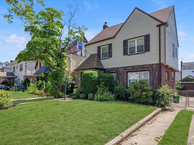 115 45 nd St, Cambria Heights, NY 11411