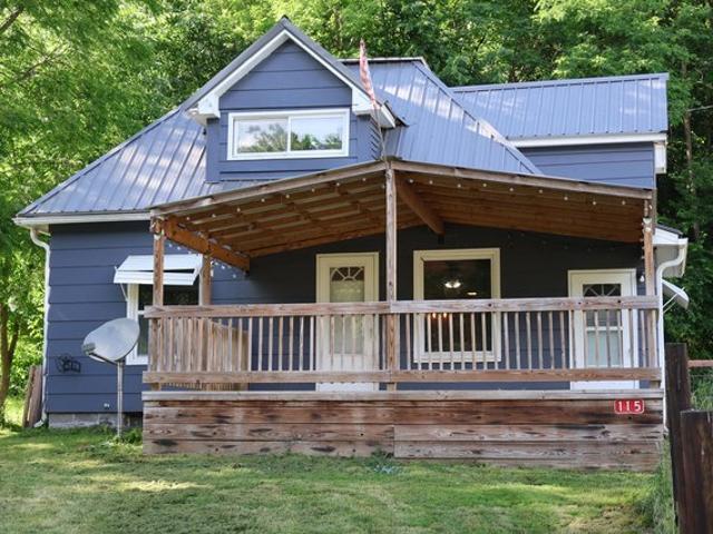 115 4th Ave, Melvina, WI 54619