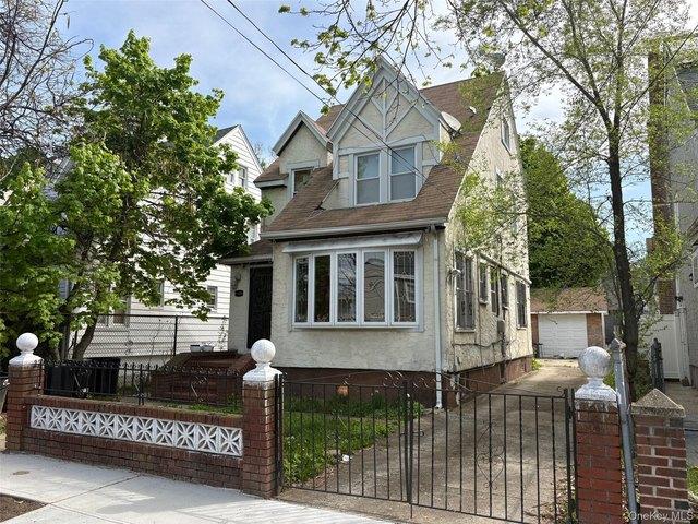 115 57 th St, Saint Albans, NY 11412