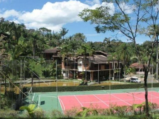 115.600 m2 >4 casas, 23 quartos com acomodações para 150 pessoas Mogi das Cruzes SP