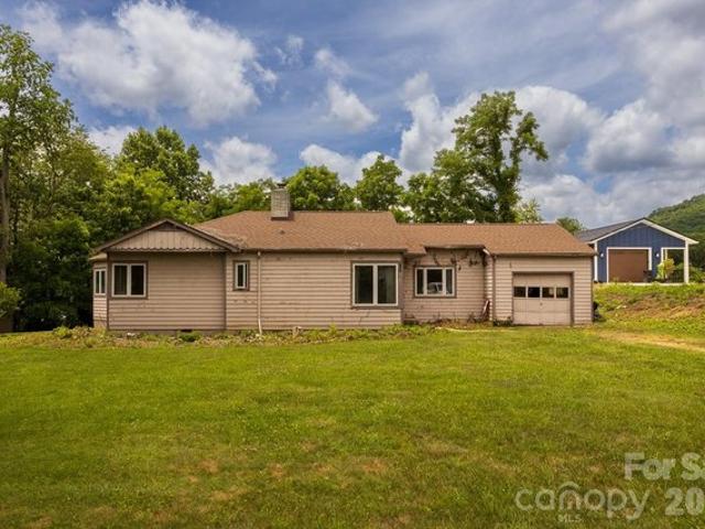 115 Church St, Burnsville, NC 28714