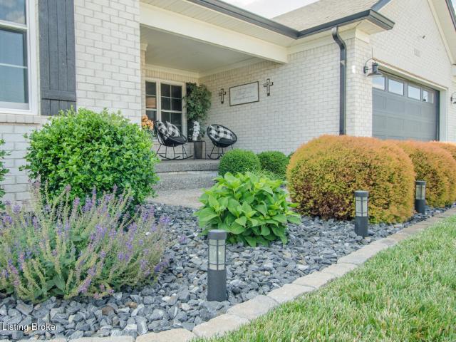 115 Charleston Dr