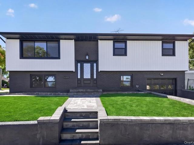 115 Arthur Ave, Floral Park, NY 11001