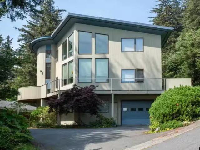 115 ASH ST, JUNEAU, AK 99801 Single Family Residence For Sale.