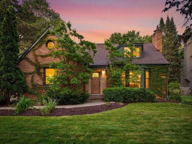 115 Blake Rd S, Hopkins, MN 55343