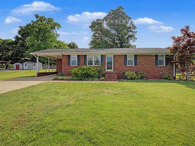 115 Brunson Dr, Pickens, SC 29671