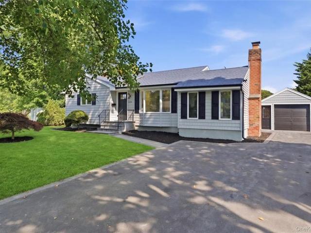115 Bucknell Rd, West Sayville, NY 11796