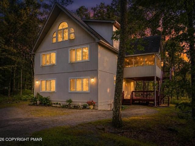 115 Buckboard Ln, Lords Valley, PA 18428