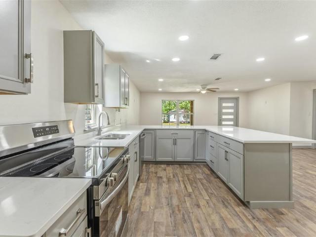 115 Gill St, Dequincy, LA 70633 | MLS #SWL26001 | Compass