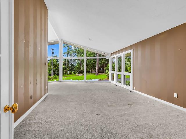 115 Green Lake Dr