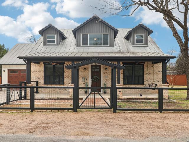 115 E Evergreen St, Boerne, TX 78006 | MLS #1951 | Compass