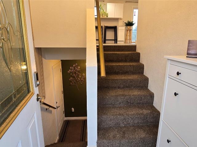115 E Roberts Place