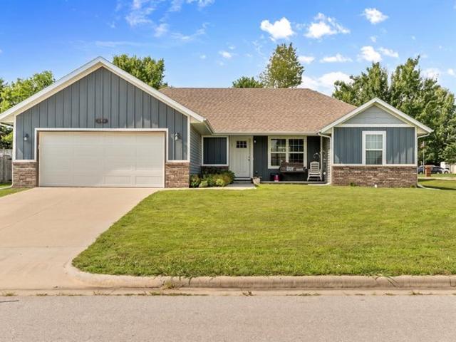 115 E Seminole St, Strafford, MO 65757