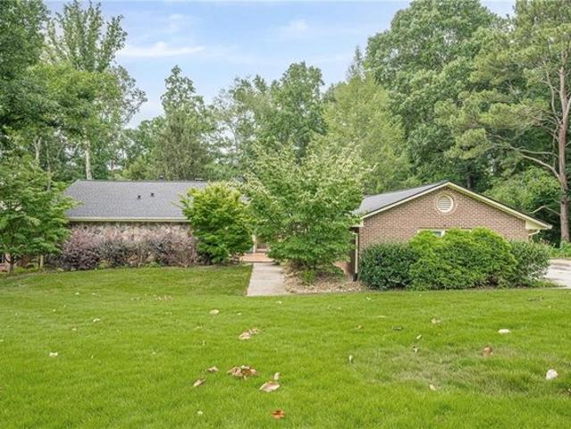 115 Farmstead Ln, Roswell, GA 30075