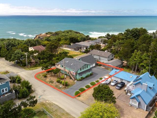 115 Fishing Rock St, Depoe Bay, OR 97341