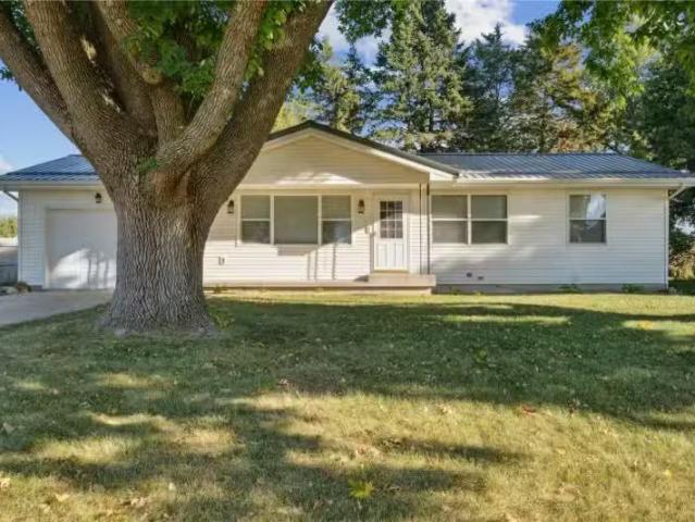 115 HOWARD ST, ALBURNETT, IA 52202 Single Family Residence For.