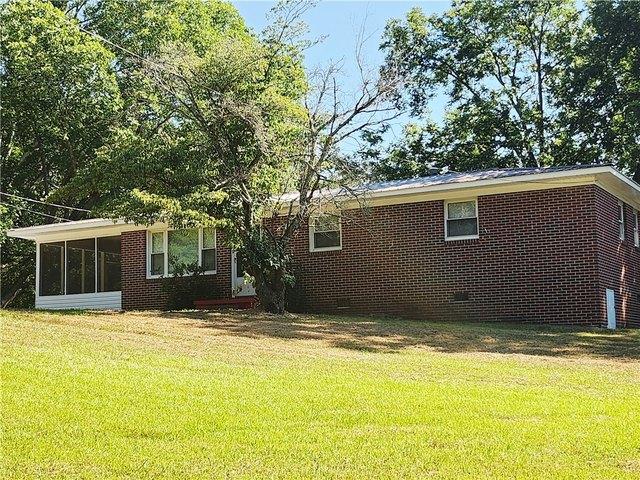 115 Holcombe St, Westminster, SC 29693