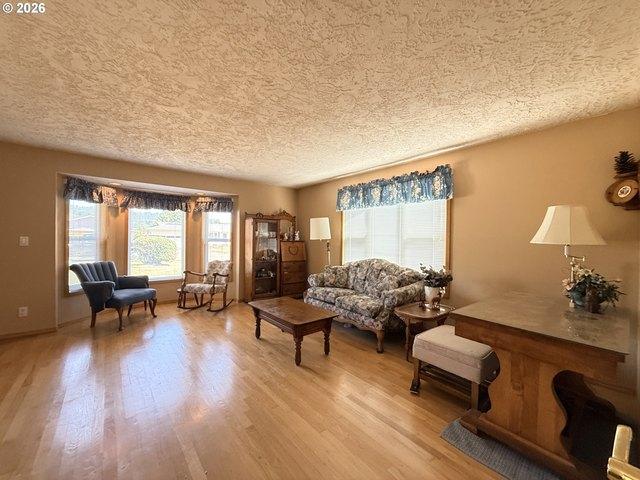 115 Holly Park St, Longview, WA 98632