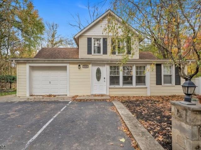 115 Jefferson Ave, Green Brook, NJ 08812