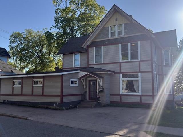 115 Oak St, Ishpeming, MI 49849