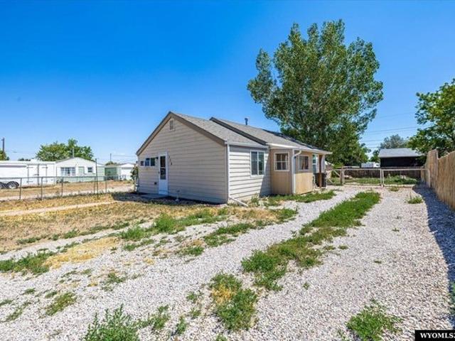 115 N 5th Ave, Mills, WY 82604