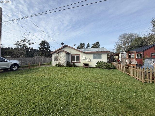 115 N 5th St, Lakeside, OR 97449