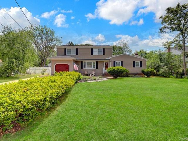 115 N Evergreen Dr, Selden, NY 11784