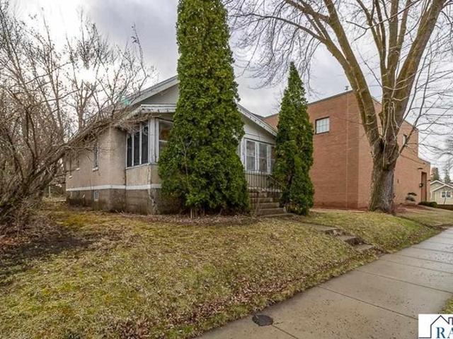 115 N Lexington Ave, Le Center, MN 56057