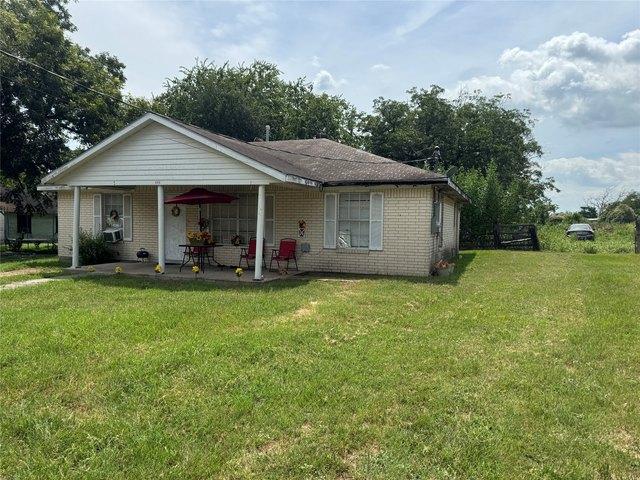 115 Saint John Rd, Schulenburg, TX 78956