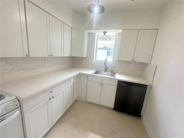 115 SE 2nd St, Unit 1, Dania Beach, FL 33004 | MLS #A12011
