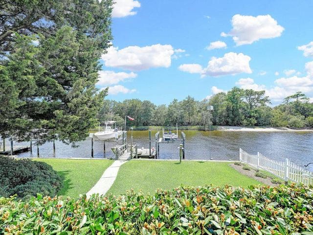 115 SW Yacht Drive