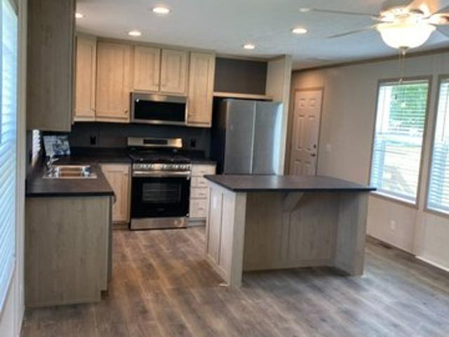 115 W 10th St, Coal Valley, IL 61240