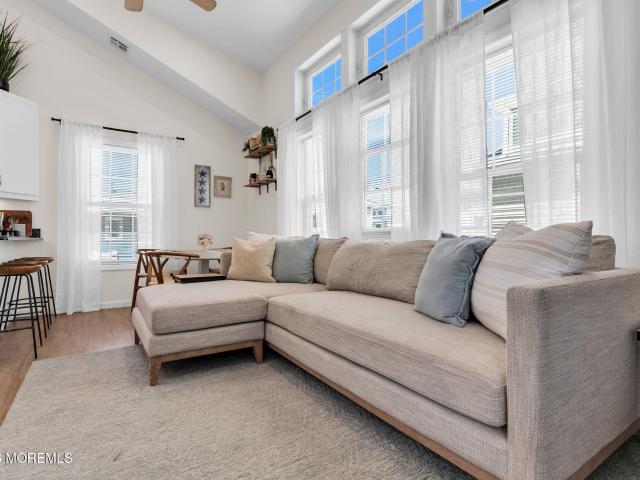 115 W Tide Way