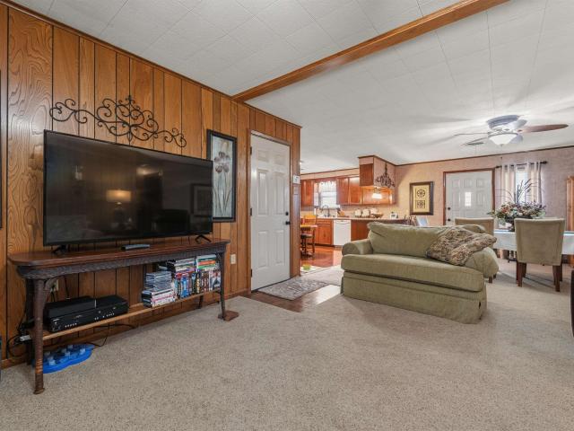 115 W Valentine Rd