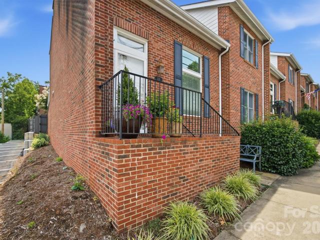 115 W Meeting Street