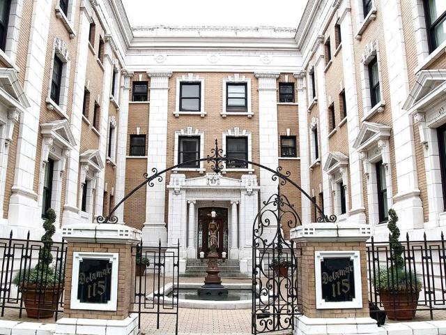 115 W Olympic Pl