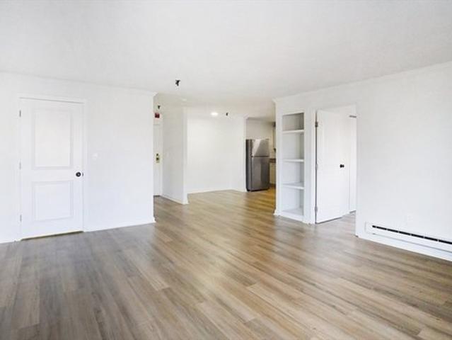 115 W Squantum St Apt 203, Quincy, MA 02171