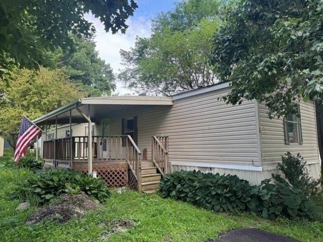 115 Woodview Dr, Valencia, PA 16059