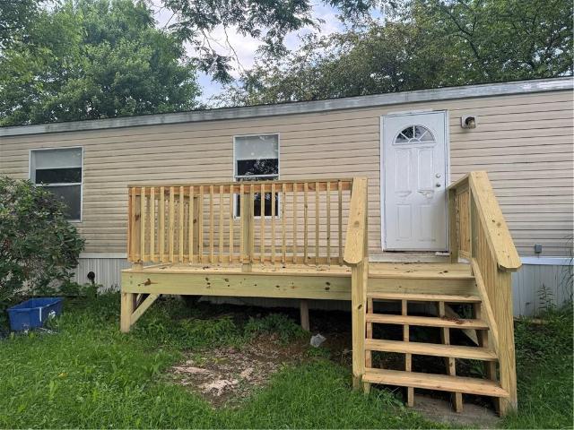 115 Woodview Dr, Valencia, PA 16059 | MLS #1710 | Compass
