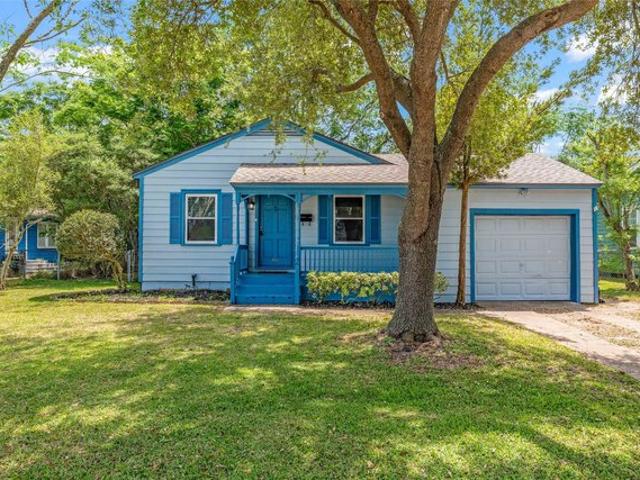 115 Whiting St, Galveston, TX 77550