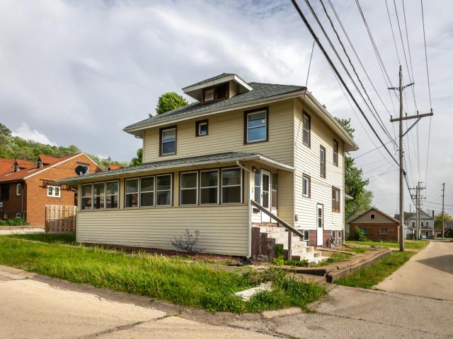 115 Van Buren St, Savanna, IL 61074 | MLS #12598 | Compass