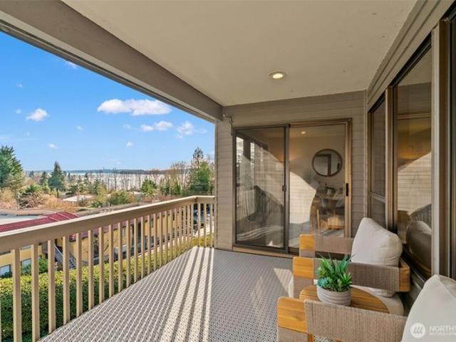 11640 th Ave NE Apt 304, Kirkland, WA 98034