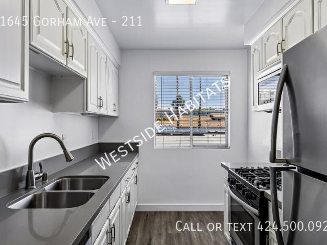 11645 Gorham Gorgeous, fully renovated building located in Brentwood