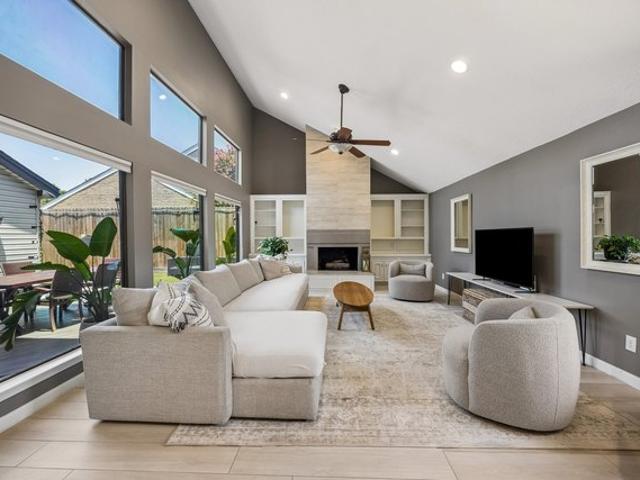 11646 Manor Park Dr, Houston, TX 77077