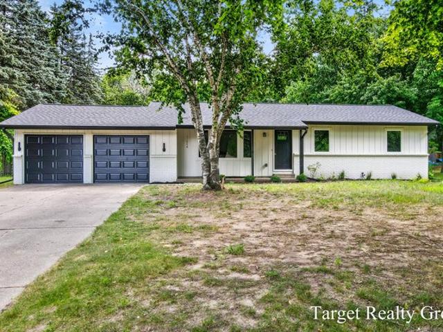 11648 Woodgate Dr NW, Grand Rapids, MI 49534