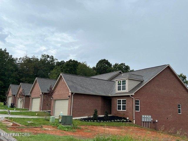 1164 Meadow Walk Ln, Lenoir City, TN 37772