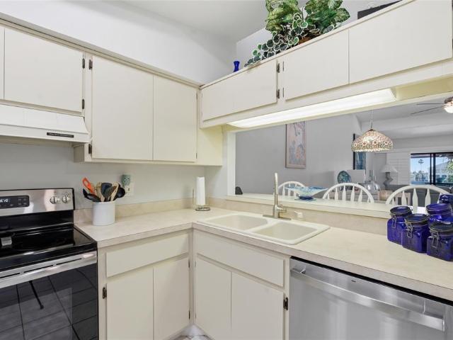 11650 Capri Cir S, Unit 204, Treasure Island, FL 33706 | MLS #TB8501
