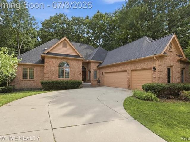 11656 Majestic Ct, Shelby Township, MI 48315